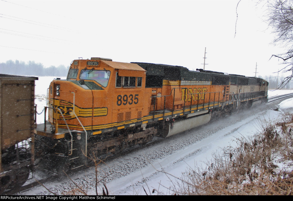 BNSF 8935